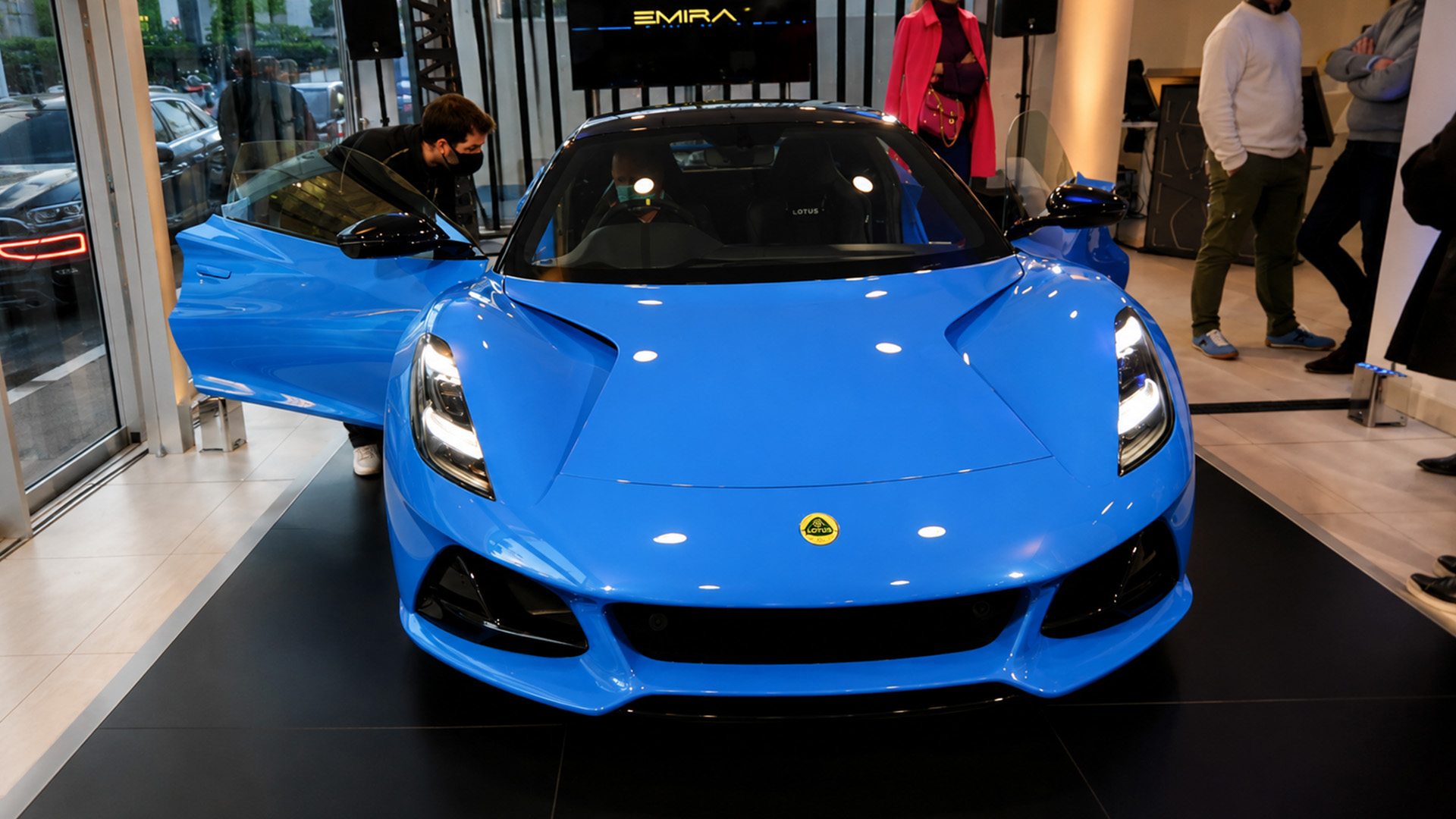 A detailed walkaround of the Lotus Emira