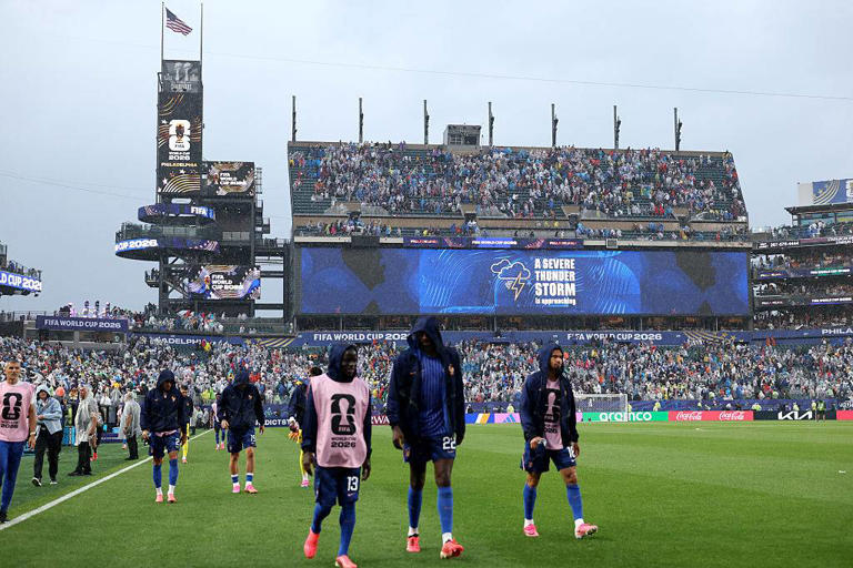Controversial hydration break scrapped in France vs Iraq game as FIFA ...