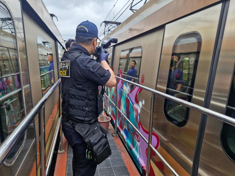 Busan Line 3 subway graffiti sparks police chase
