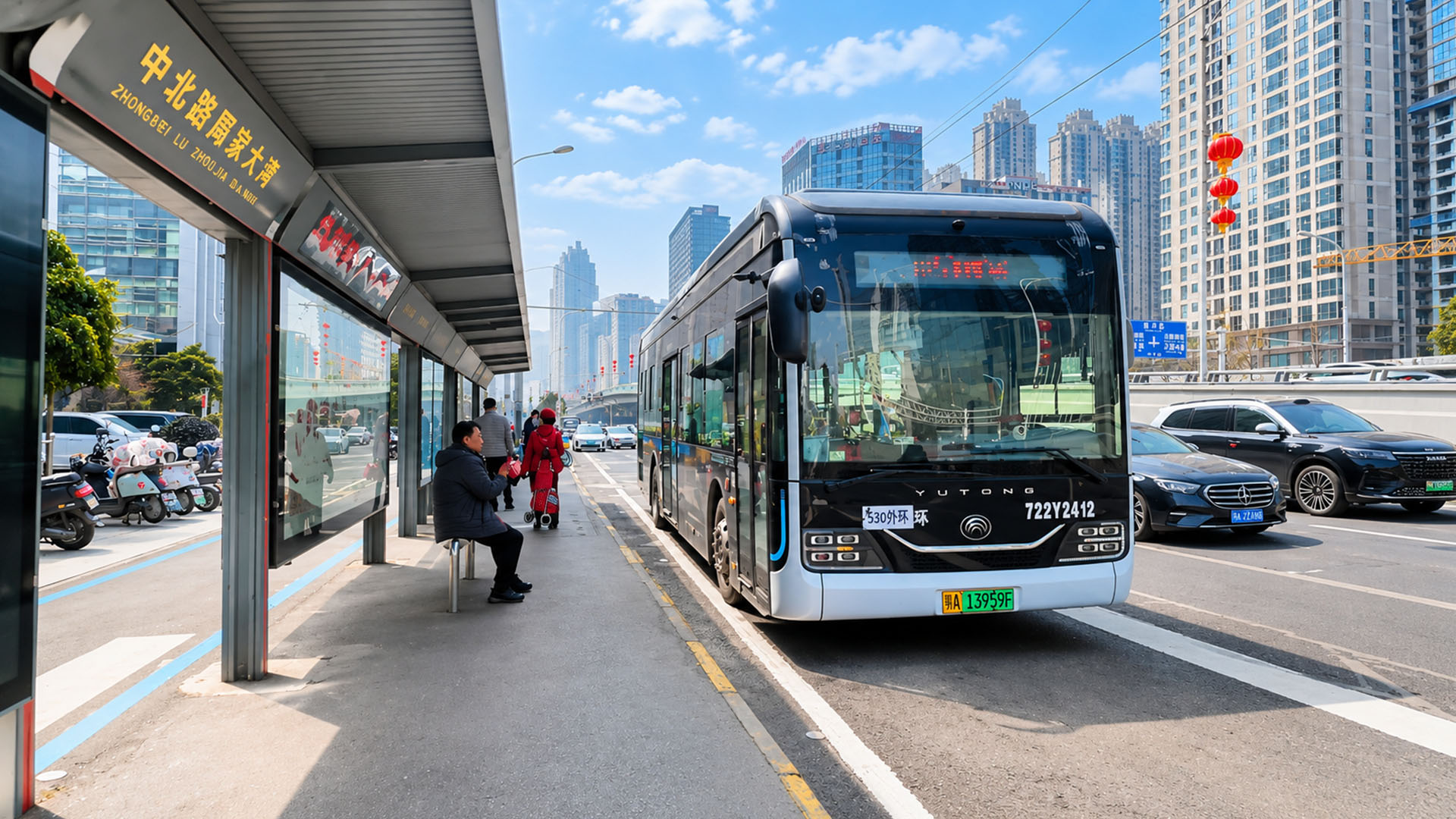 China’s smart-looking bus stop hides a fast urban rhythm