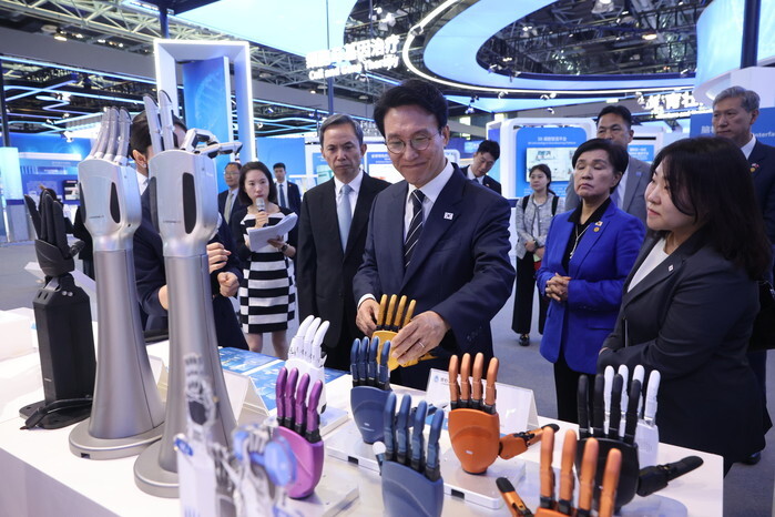 S Korean PM visits China's Silicon Valley
