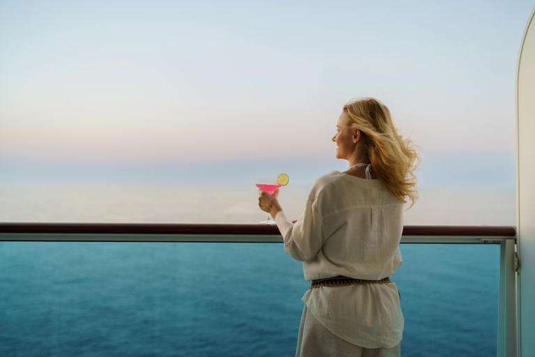 P&O cruise message to passengers paying on board ship