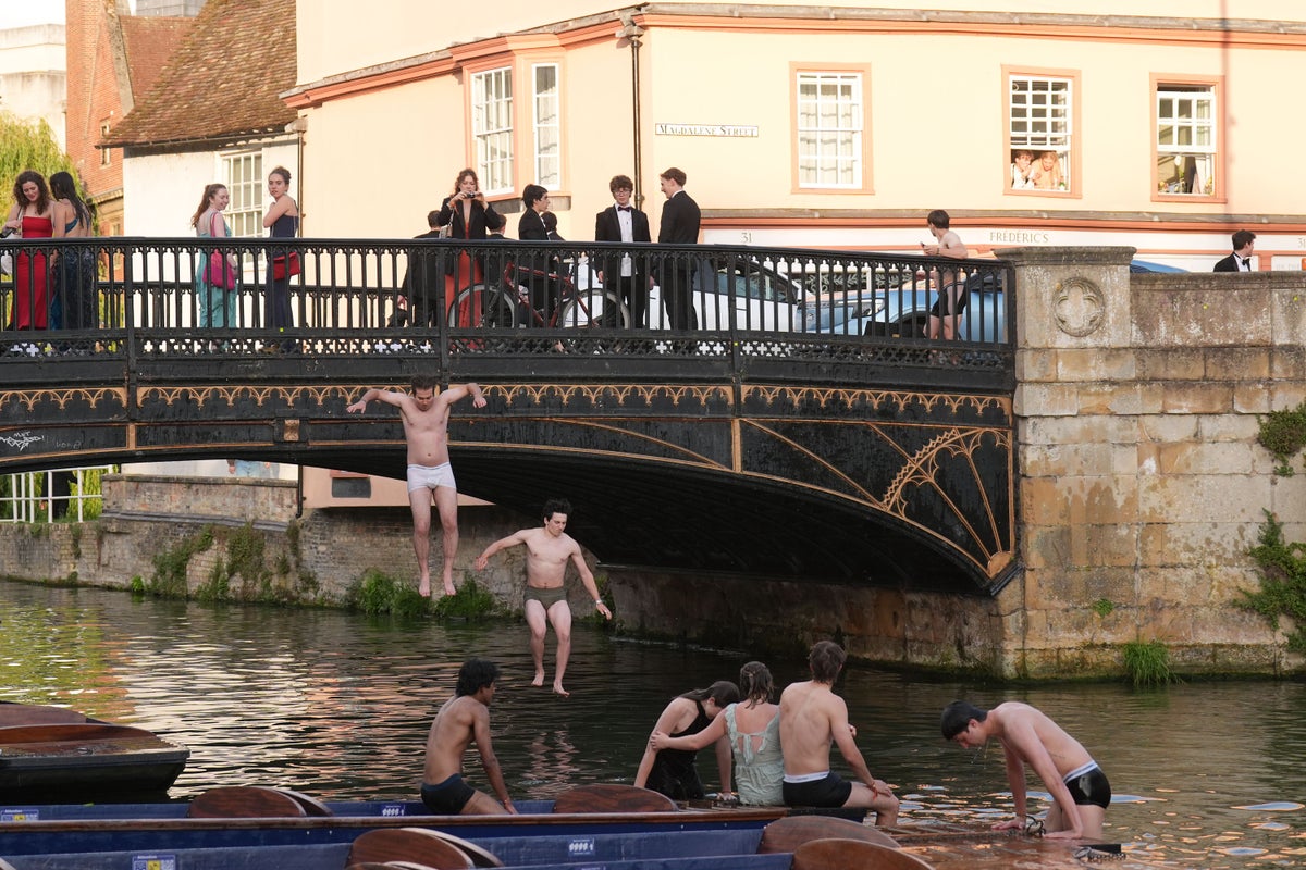 Cambridge University students jump from bridge into river after Trinity ...