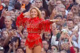 Tetrapaks bei Helene-Fischer-Konzert erlaubt: Fans kaufen Gelsenkirchen ...
