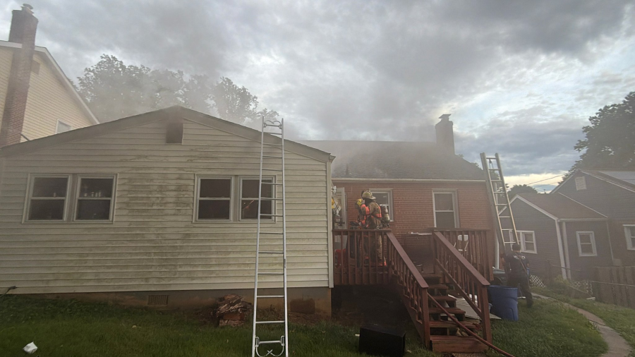 Eight displaced after Silver Spring house fire