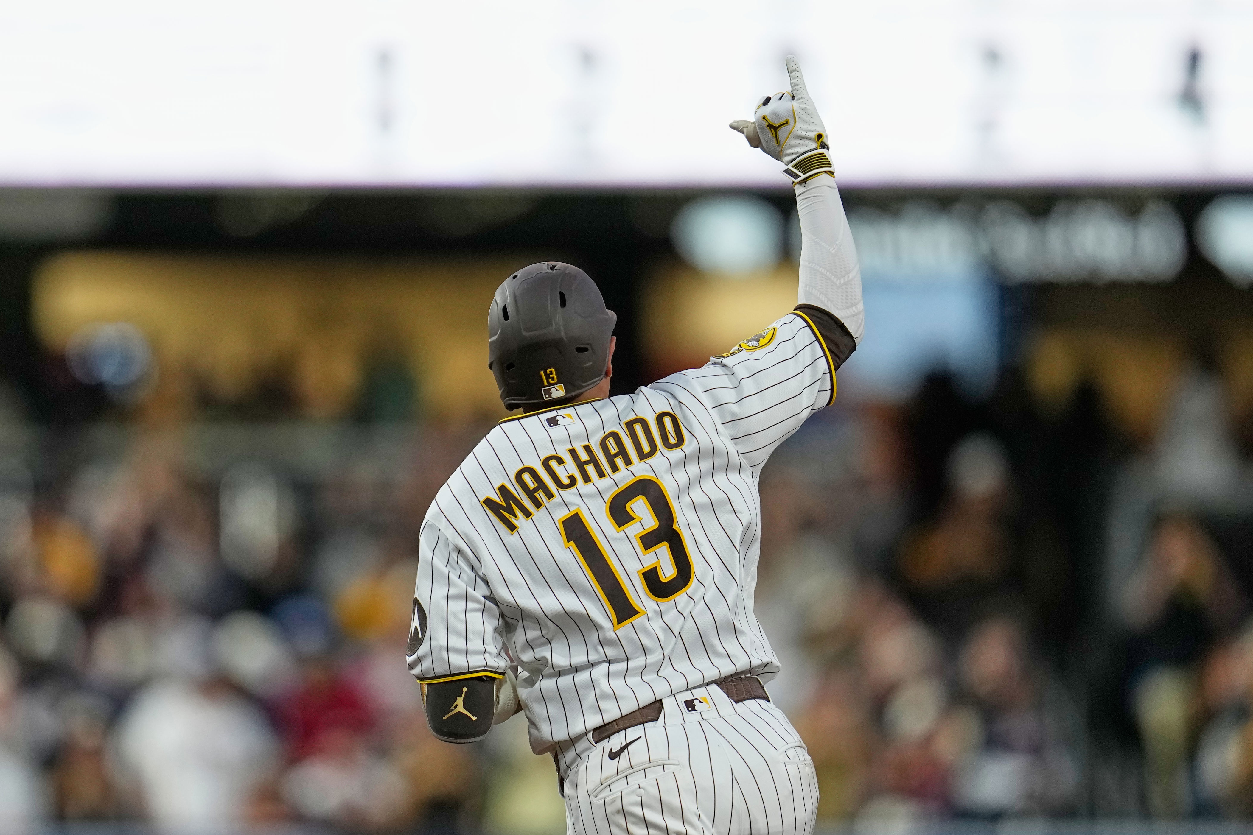 Machado homers and King pitches 7 strong innings as Padres beat NL East ...