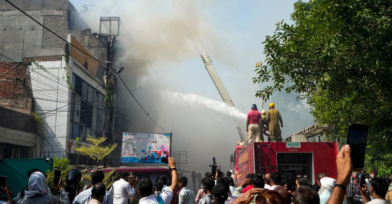Lucknow fire: Toll rises to 15; four building owners arrested