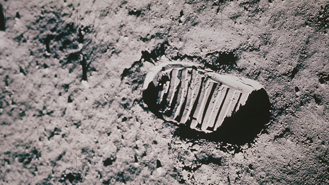 10 historic moments from the Apollo missions