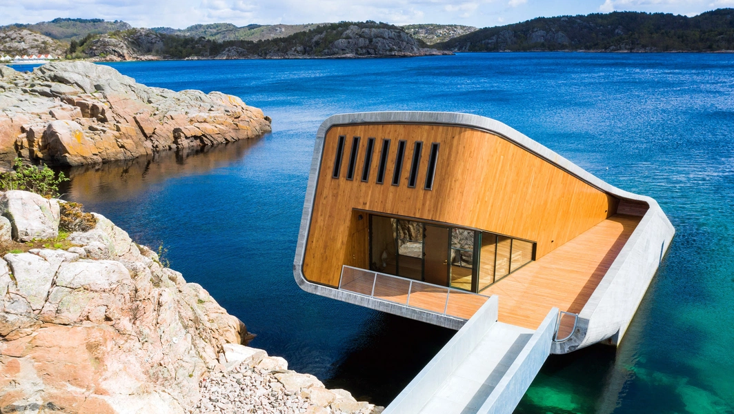 6 restaurants in the world’s most unusual locations