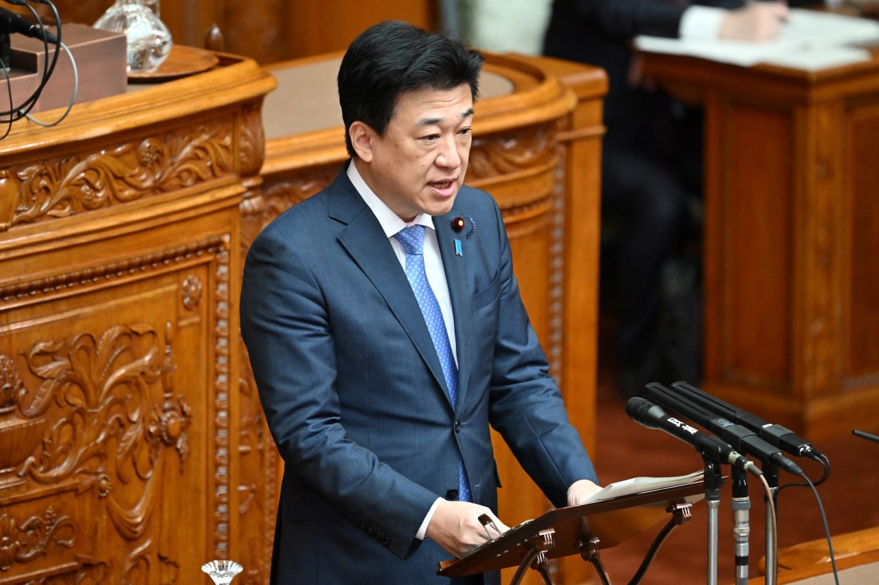 Top Japan official reaffirms readiness to bolster yen