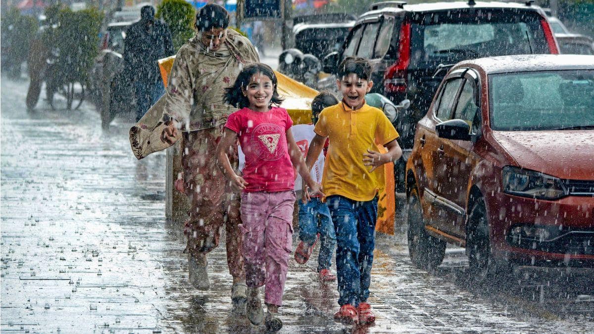 Heavy rain, hailstorm trigger flooding in Kashmir Valley; one dead in ...