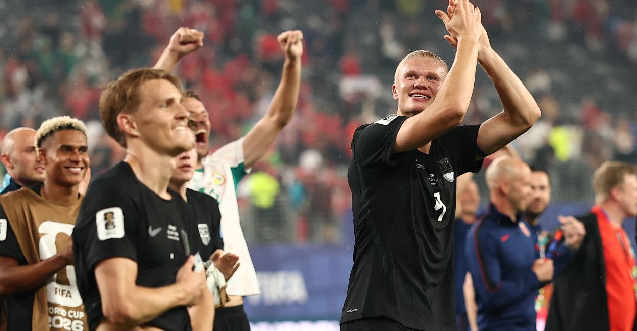 Norway shine on sunless day, storm into knockout stage