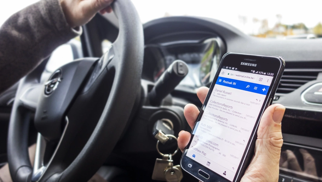 RAC warns smartwatch use while driving remains legal grey area