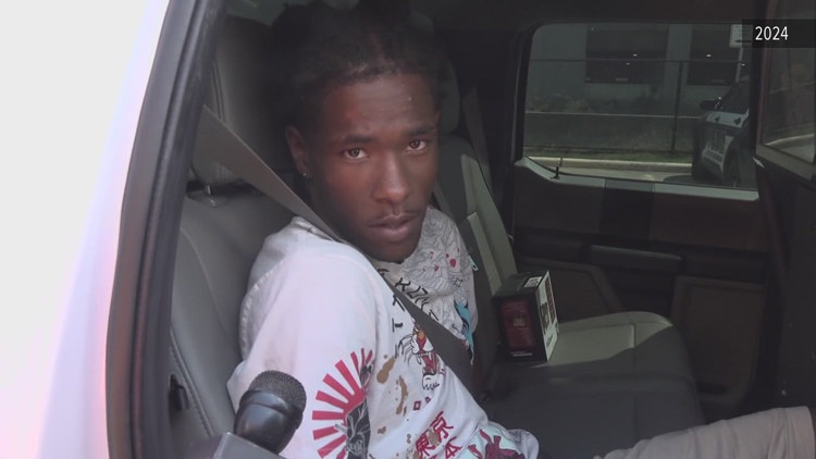 Private investigator joins search for murder suspect, Tydrick Davis ...