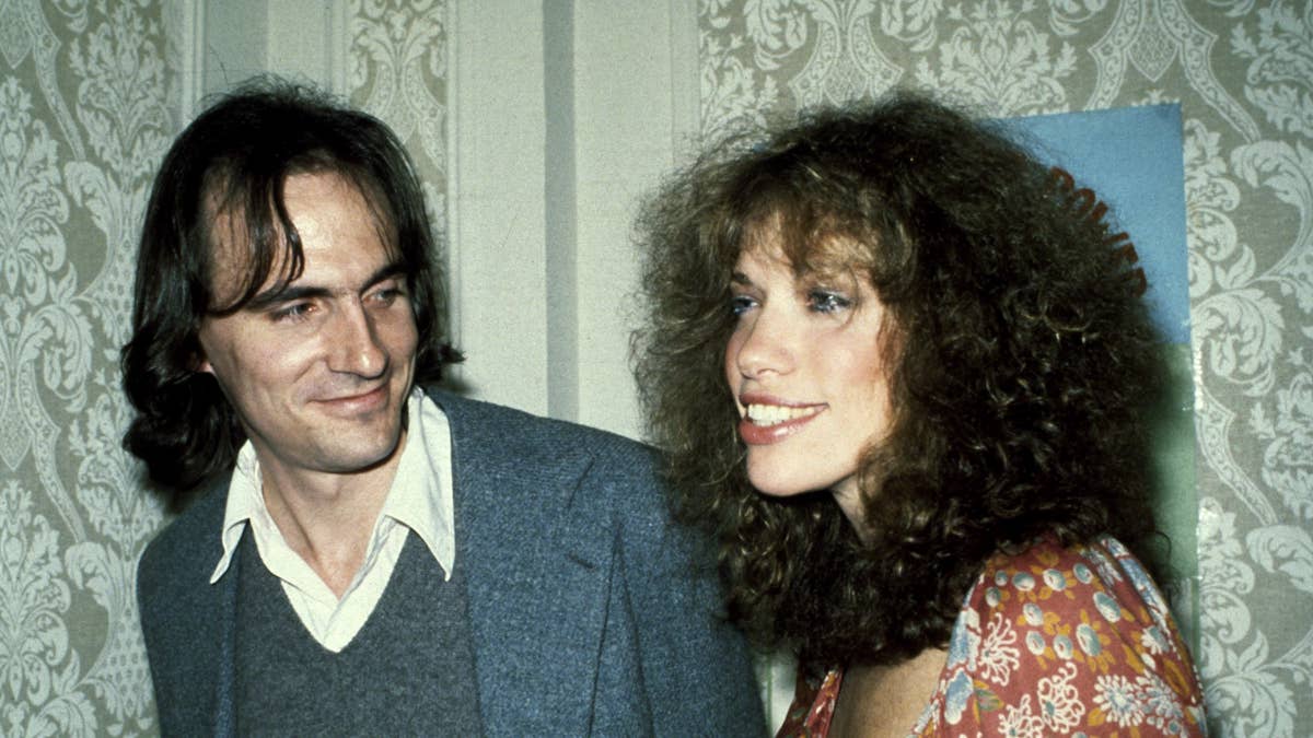 Carly Simon and James Taylor's 'Mockingbird': The 1974 cover that ...