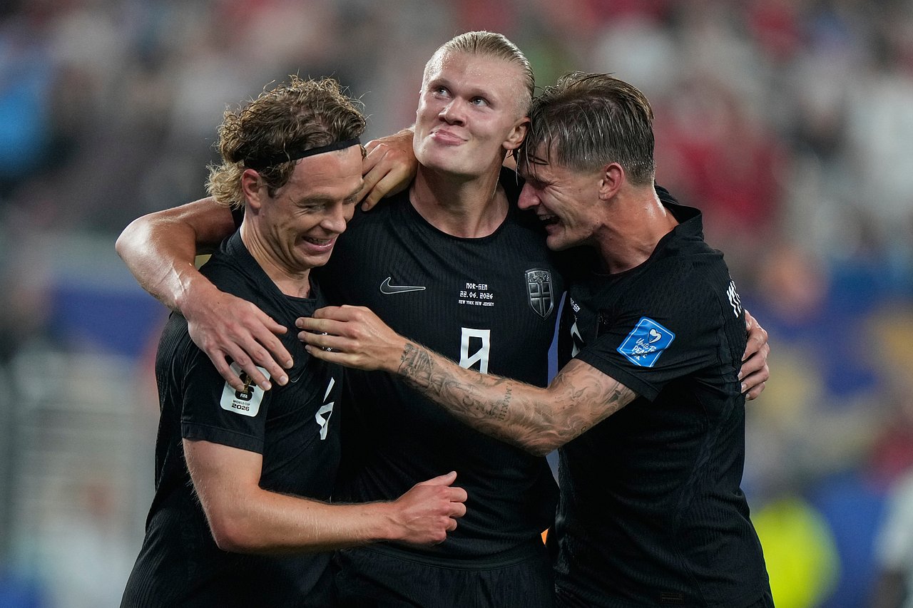 Two-goal Haaland fires Norway into World Cup last 32