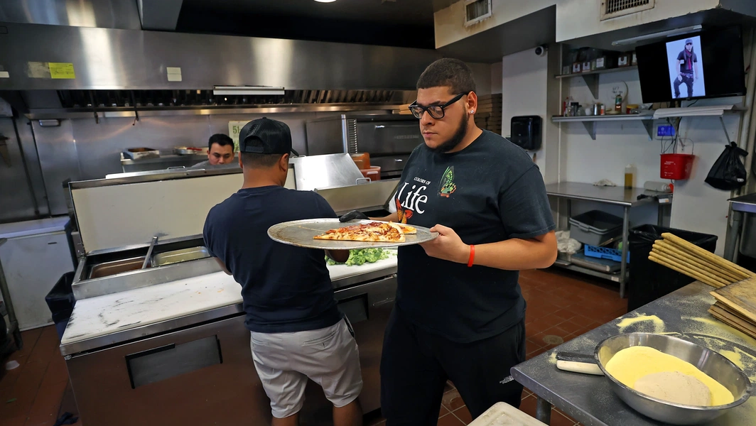 14 warning signs of a problematic pizza shop