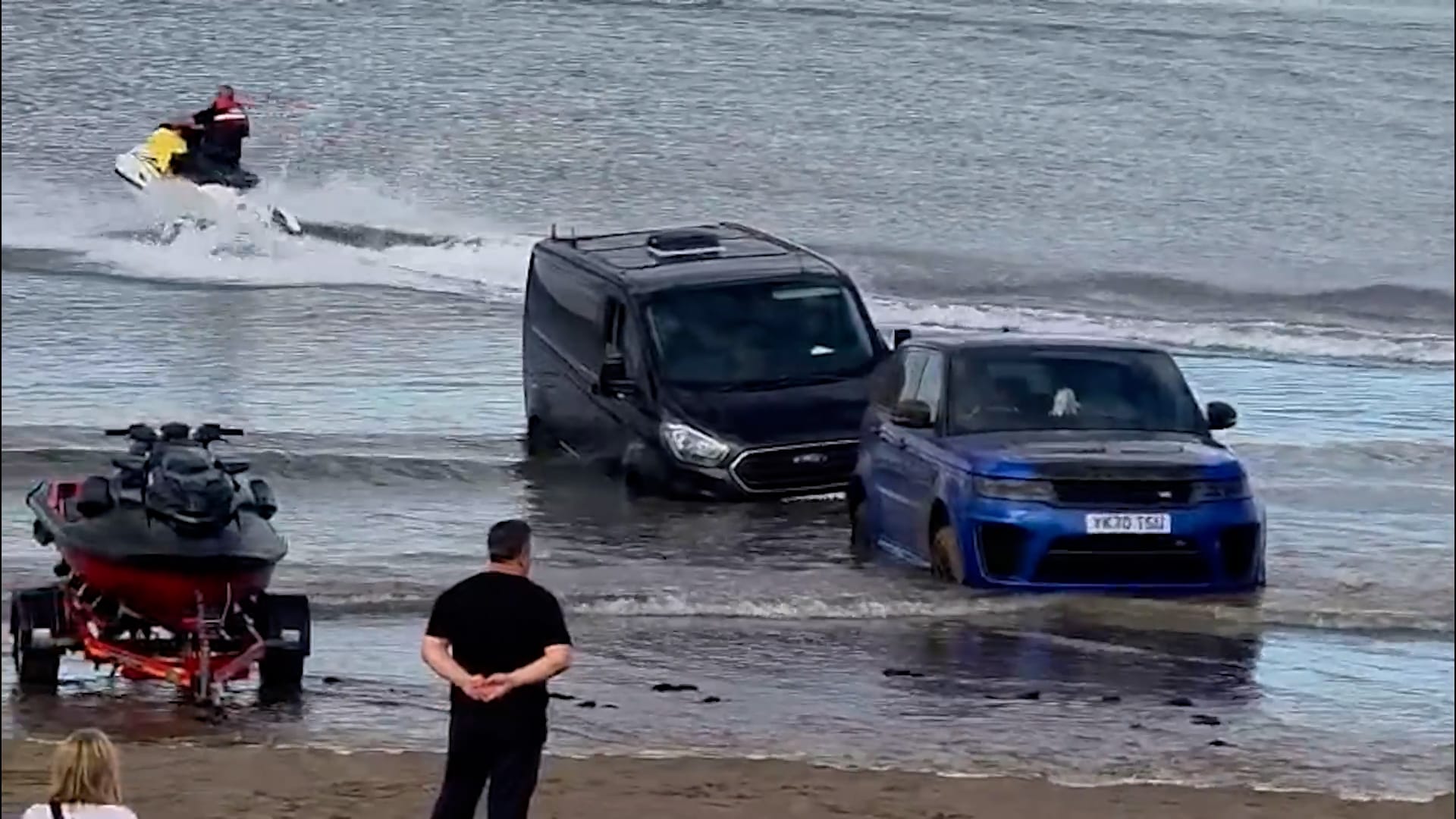 Moment $150,000Range Rover is submerged by rising tide after getting ...
