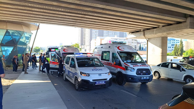 Tuzla’da ani fren yapan yolcu otobüsüne beton pompası çarptı: Cam ...