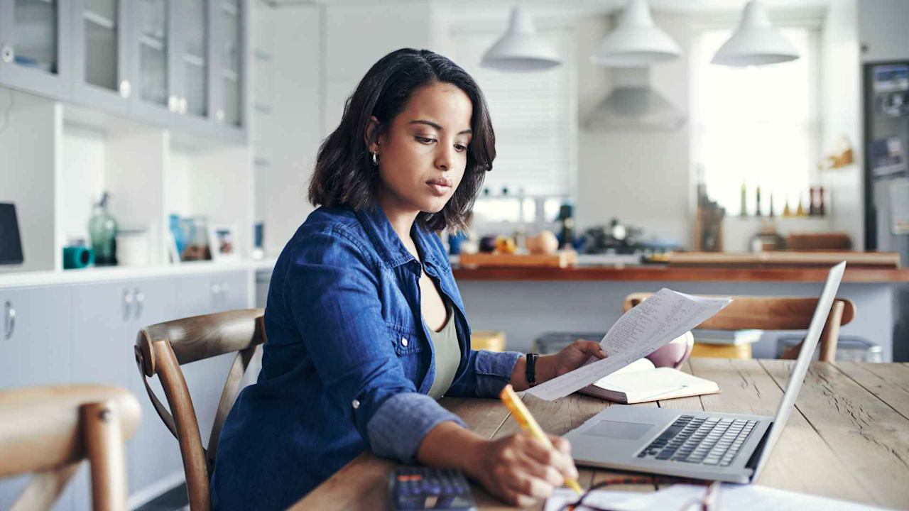 5 frugal tricks for women to pad their retirement accounts this year