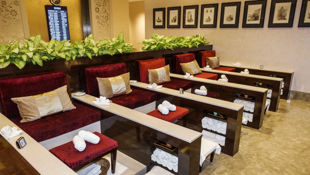 Airport lounge perks lose exclusivity as credit card access widens