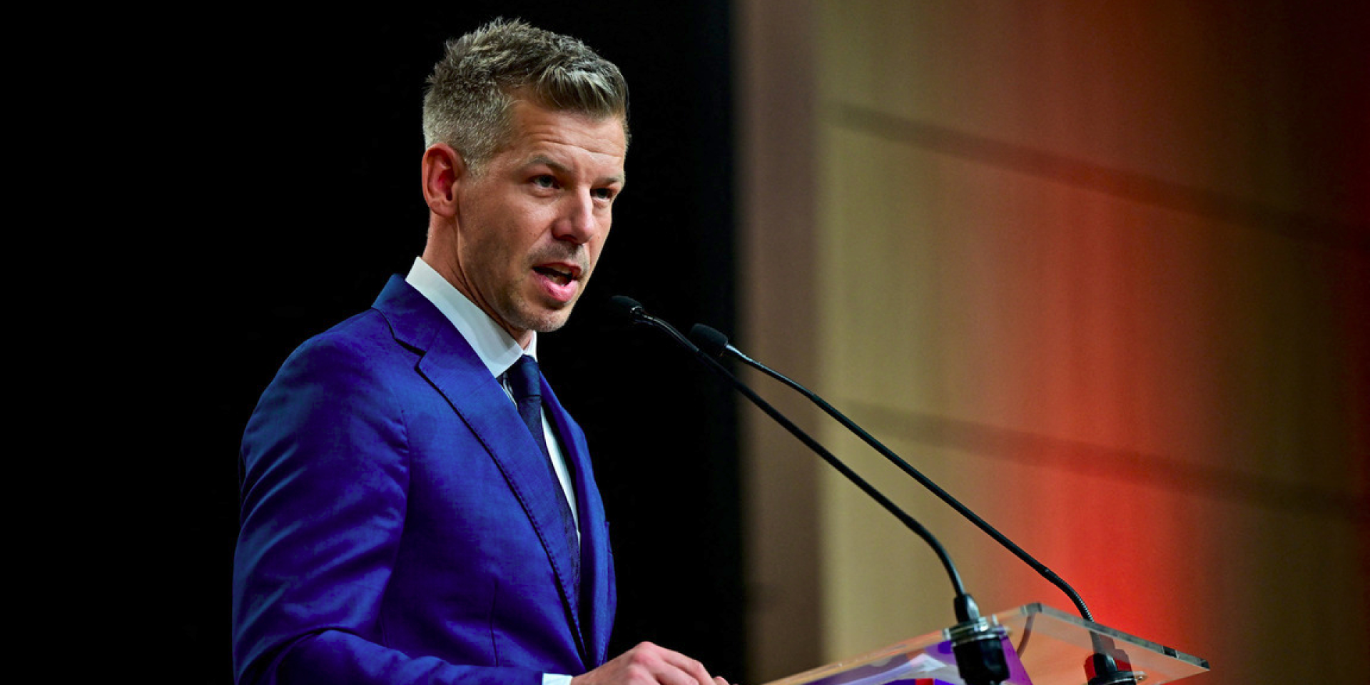Magyar says prosecutor general may resign over Oschadbank case