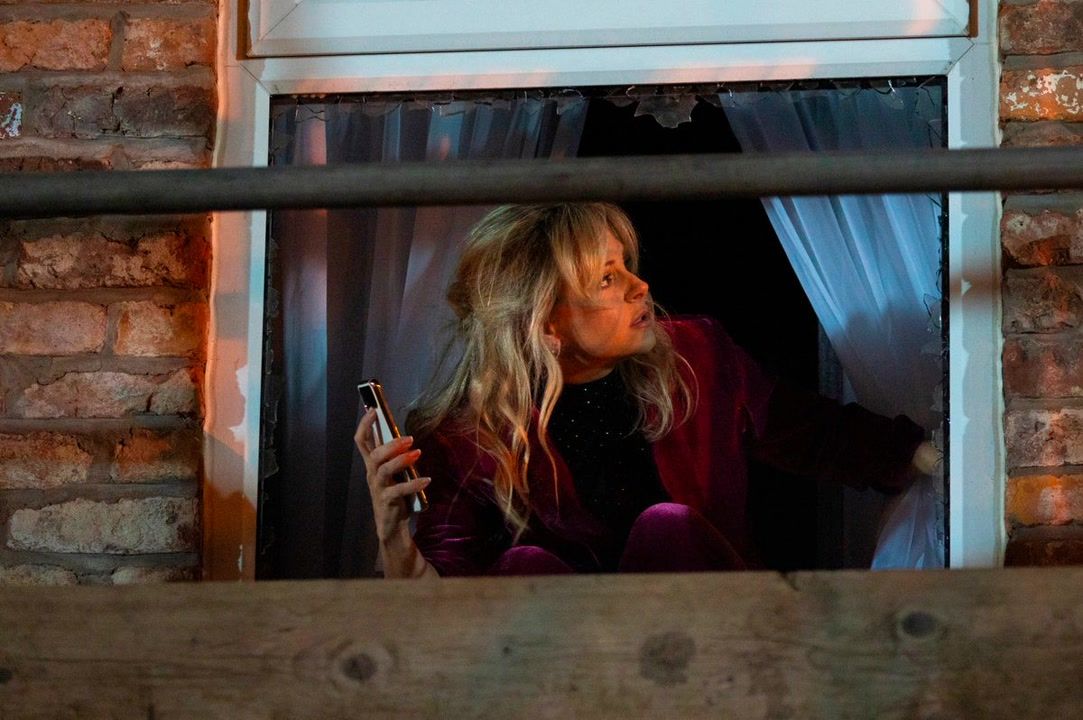 Tina O'Brien weighs Sarah's next move