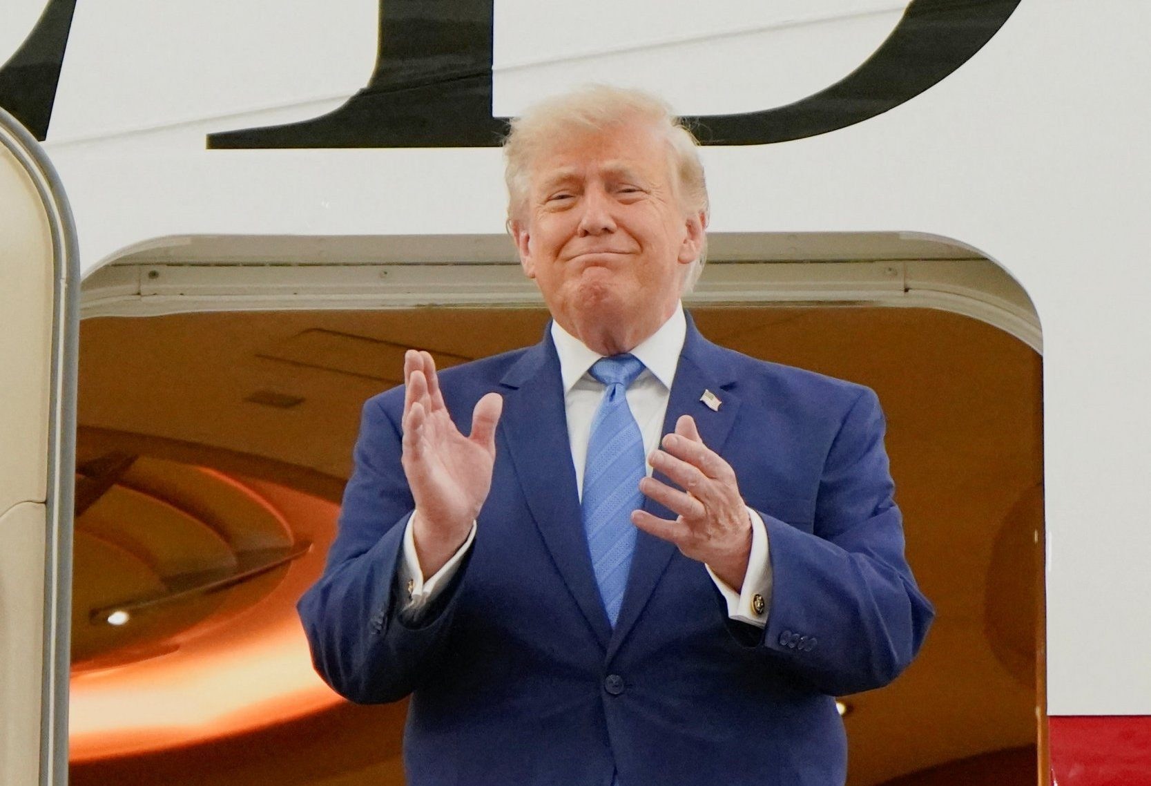 Inside Donald Trump’s lavish new £300m Air Force One dubbed 'Flying ...