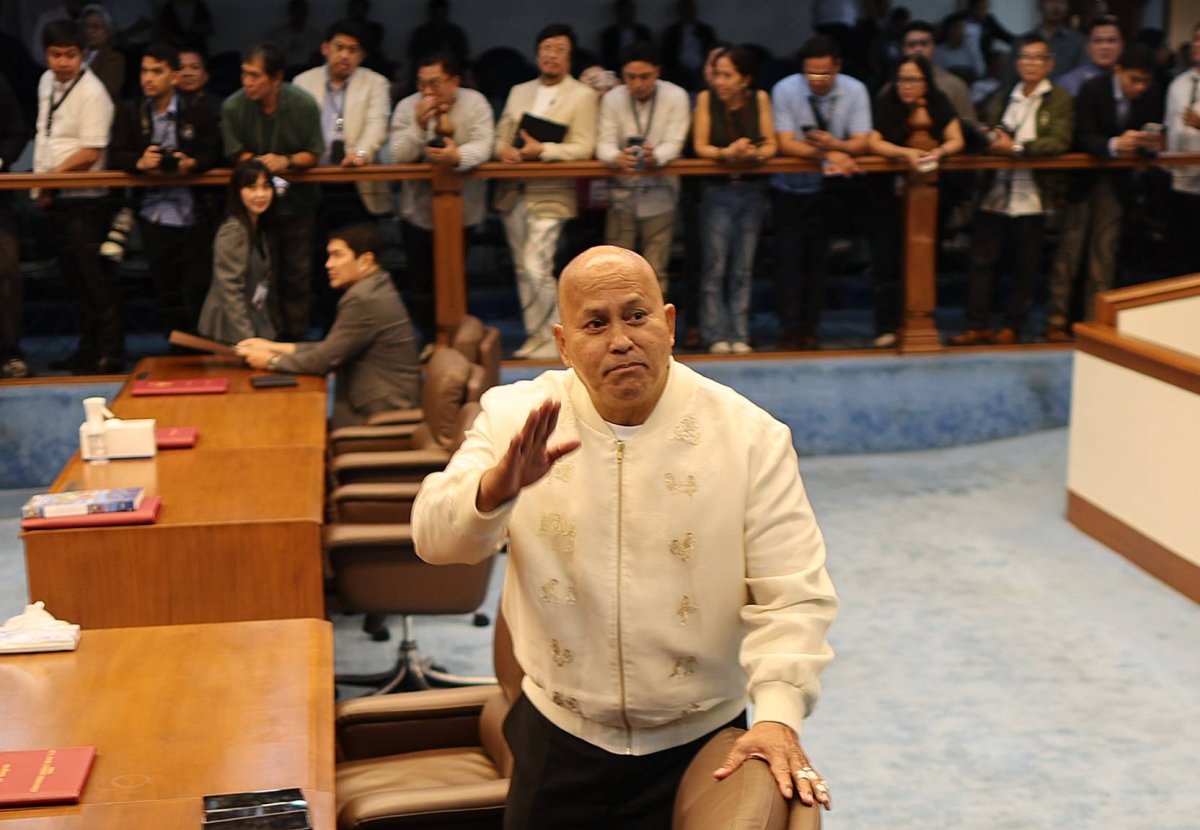 Dela Rosa surrenders more firearms