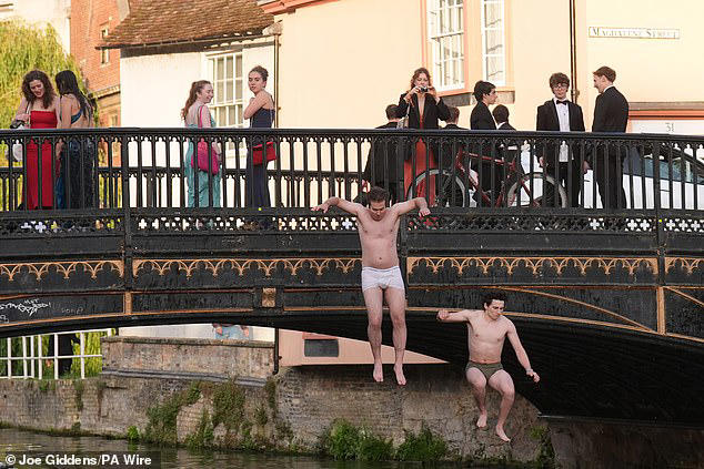 Cambridge students jump in the river after downing champagne at £300-a ...