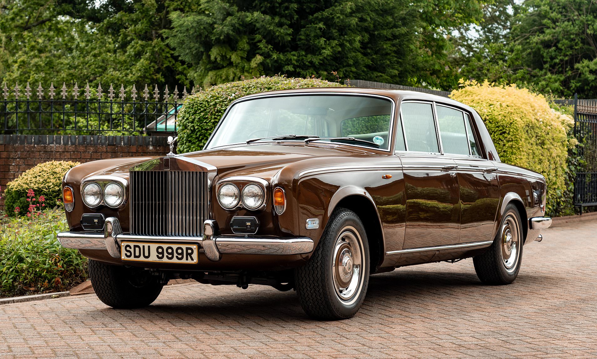 Time-warp 1977 Rolls-Royce with just 604 miles and one owner smashes ...