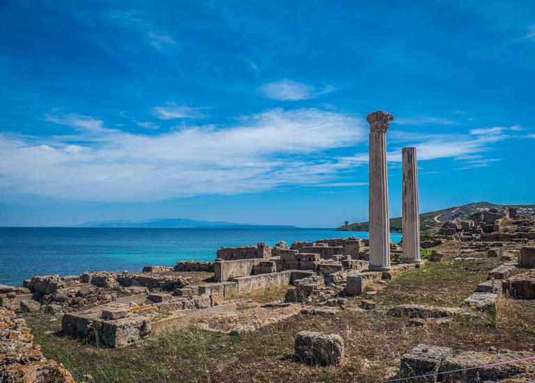 Tharros : les spectaculaires ruines romaines qui dominent la mer en ...