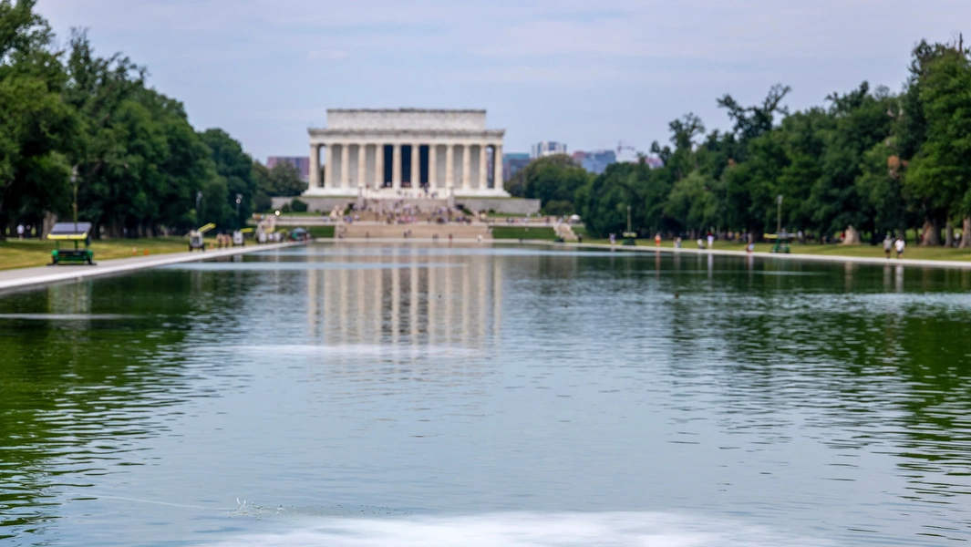 Lincoln Memorial Reflecting Pool renovation controversy