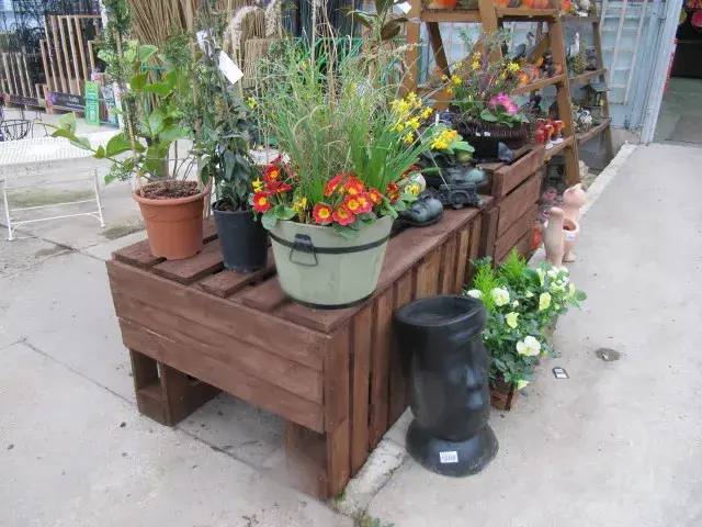 How to turn an old wooden pallet into a thriving herb garden