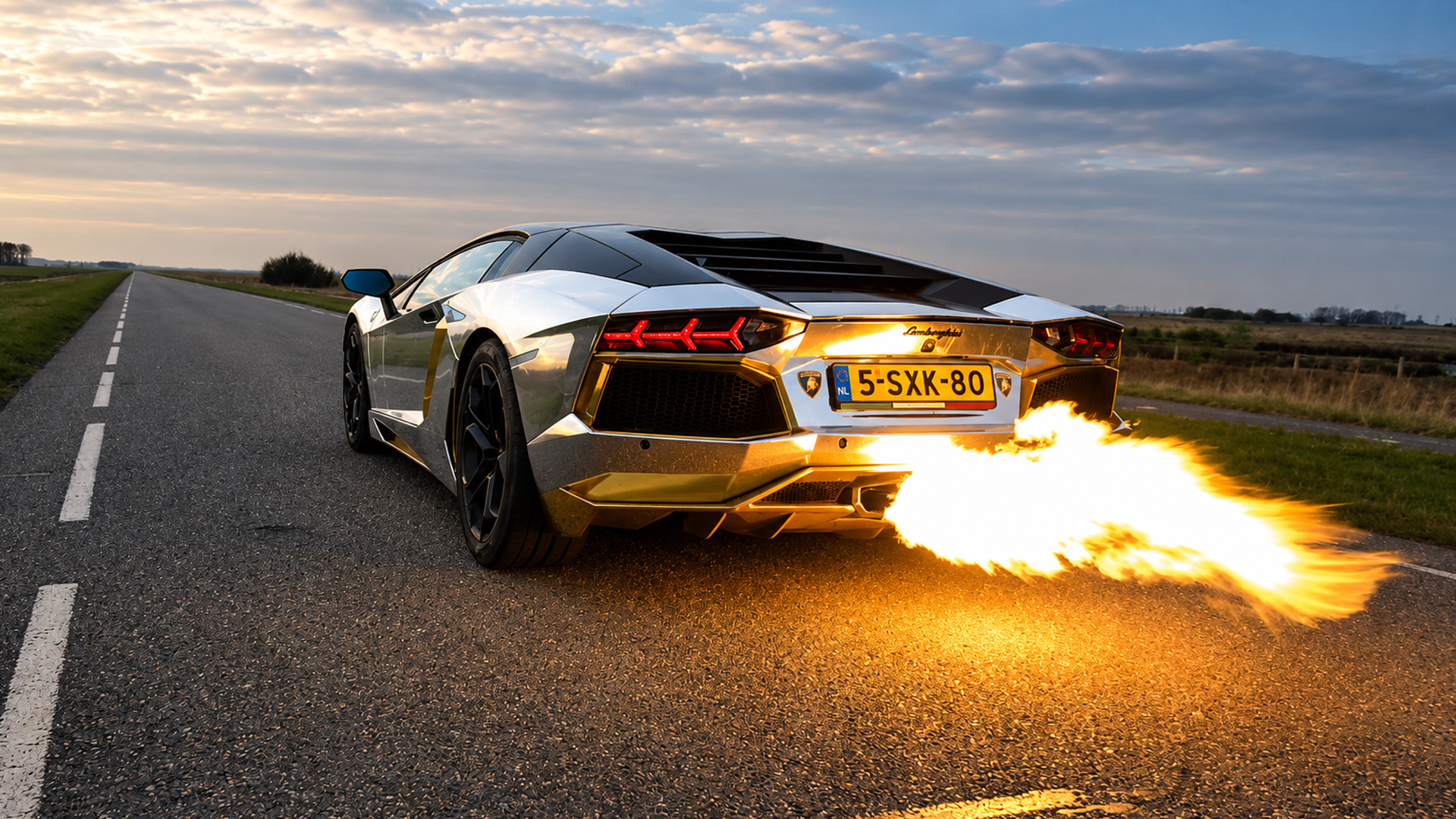 Lamborghini Aventador shoots massive flames on open road