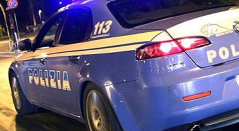 Napoli: minaccia con un coltello il fratello gemello e la nonna ...