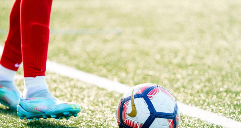Info Foot-National : Amir Bouzazi (Entente Crest-Aouste) va rejoindre ...