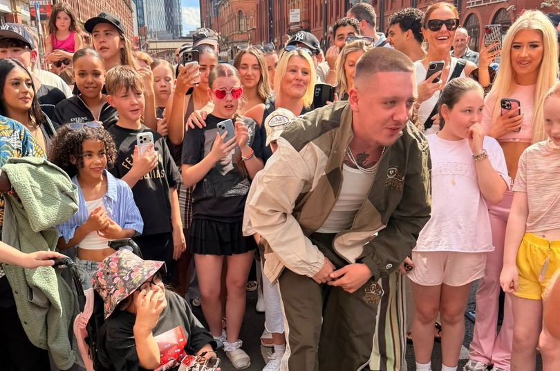 Aitch shuts down Deansgate as hundreds of fans join him for filming of ...