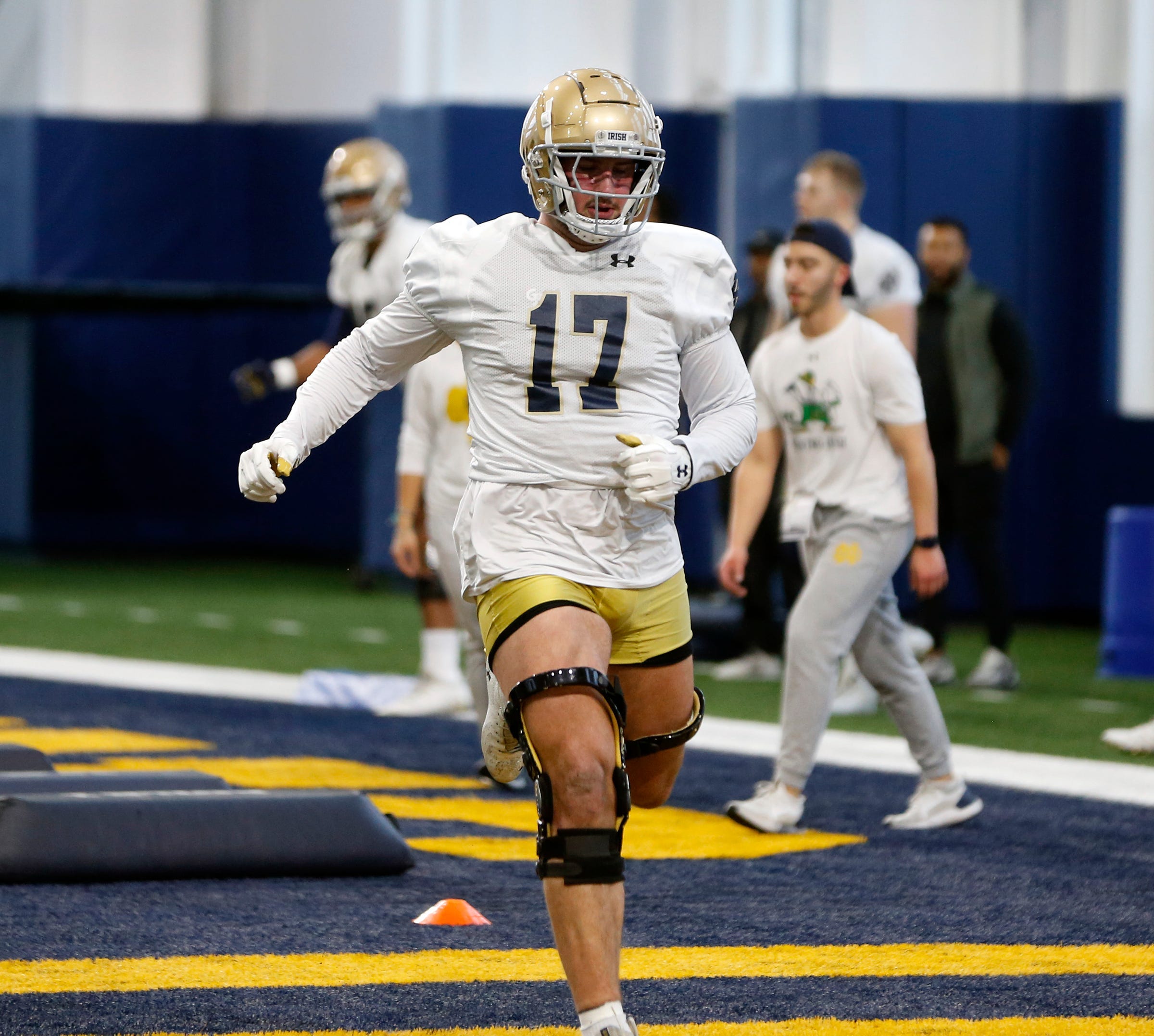 Notre Dame football lineman medically retires from the game