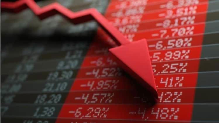IT, metal, banking shares tumble; analysts decode key factors