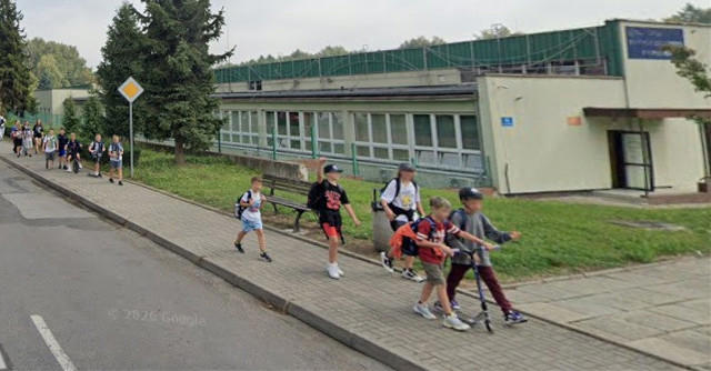 Kładka nad Sołą w Oświęcimiu dziurawa jak szwajcarski ser. Remont tego ...
