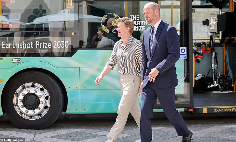 Prince William joins Robert Irwin on electric bus