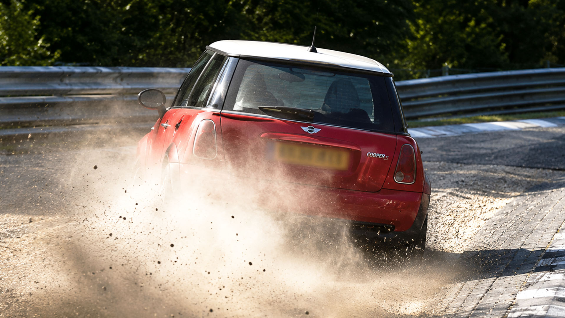 Gravel flying as drivers chase the perfect lap