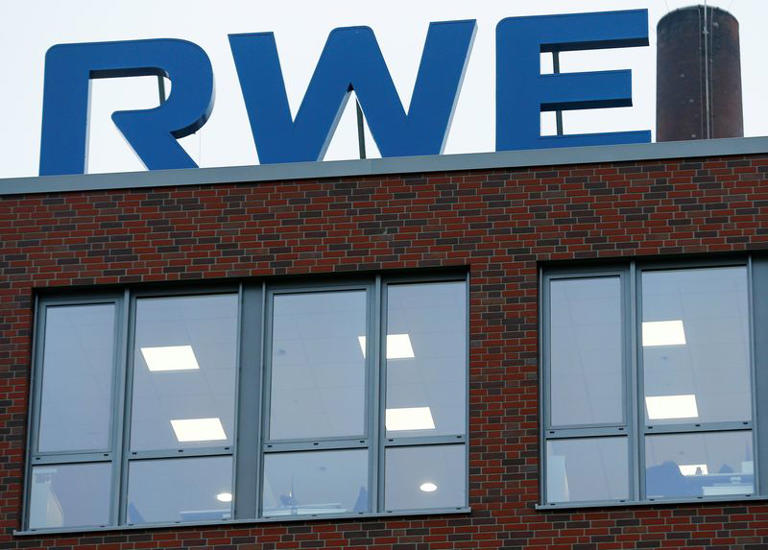 RWE's share sale will dilute municipal owners to 12%, CEO says