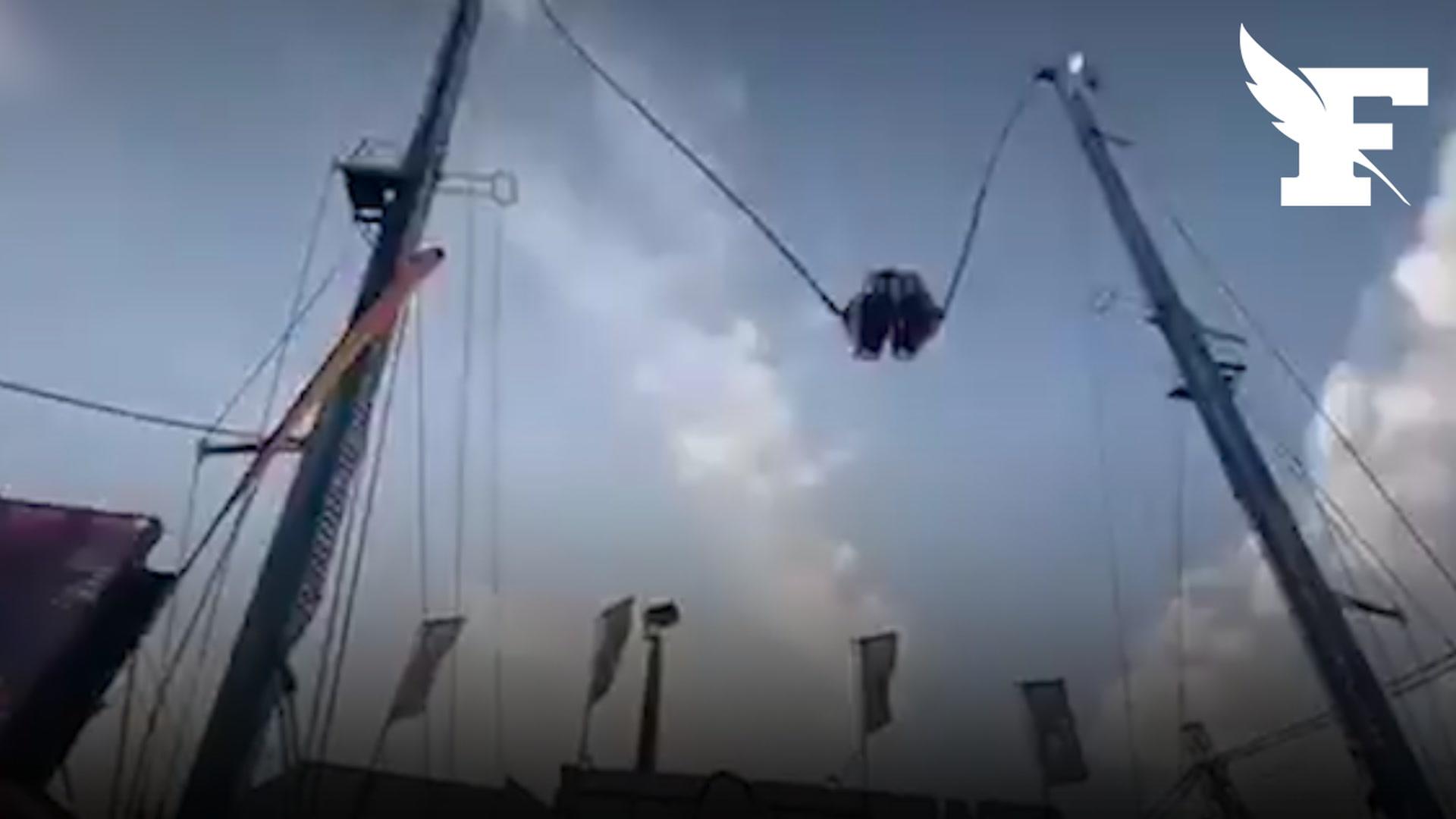 Scène effrayante à la Feria de Séville : le câble d’une attraction se ...