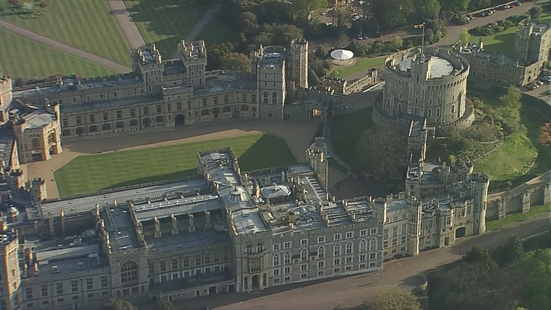 Castillo de Windsor: Un dron recorre el palacio real del rey Carlos y ...