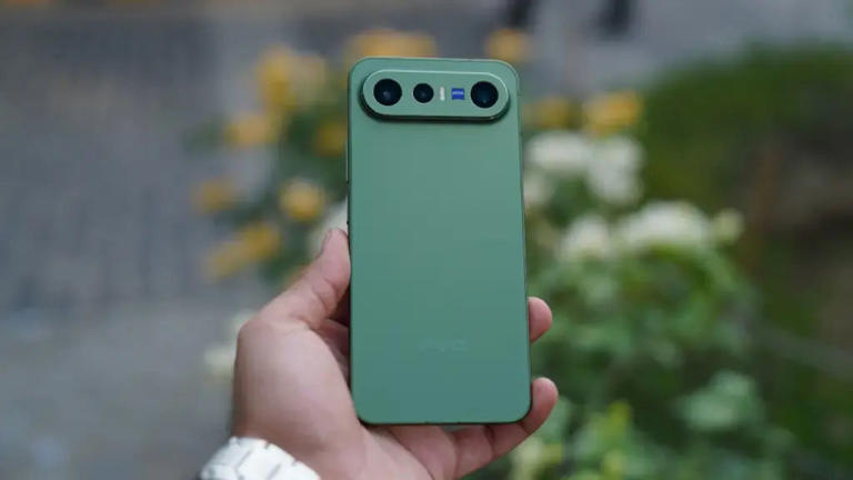 Best phones with longest software support in 2026: Samsung Galaxy S26 ...
