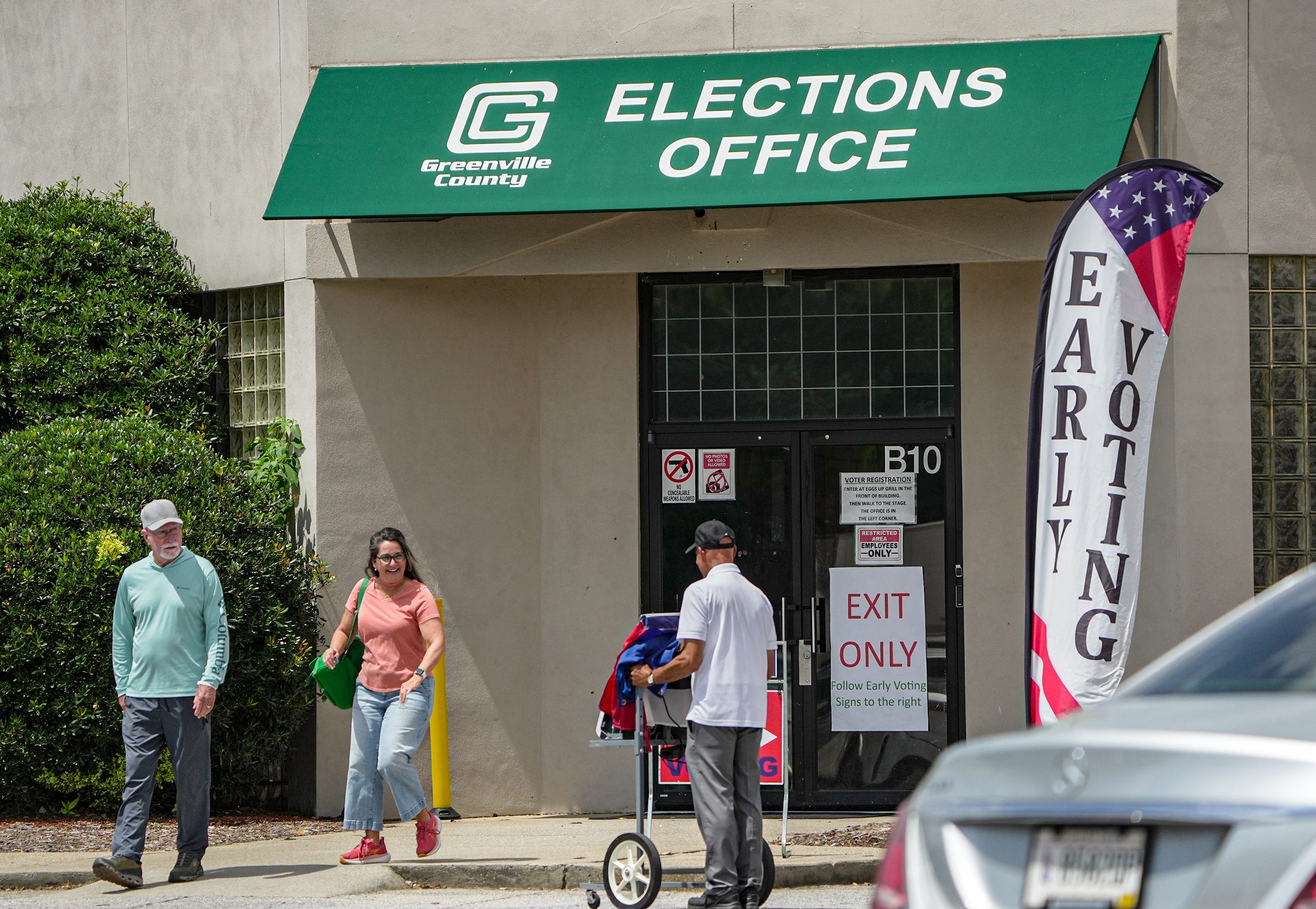 It is primary runoff Election Day in SC and polling sites are now open