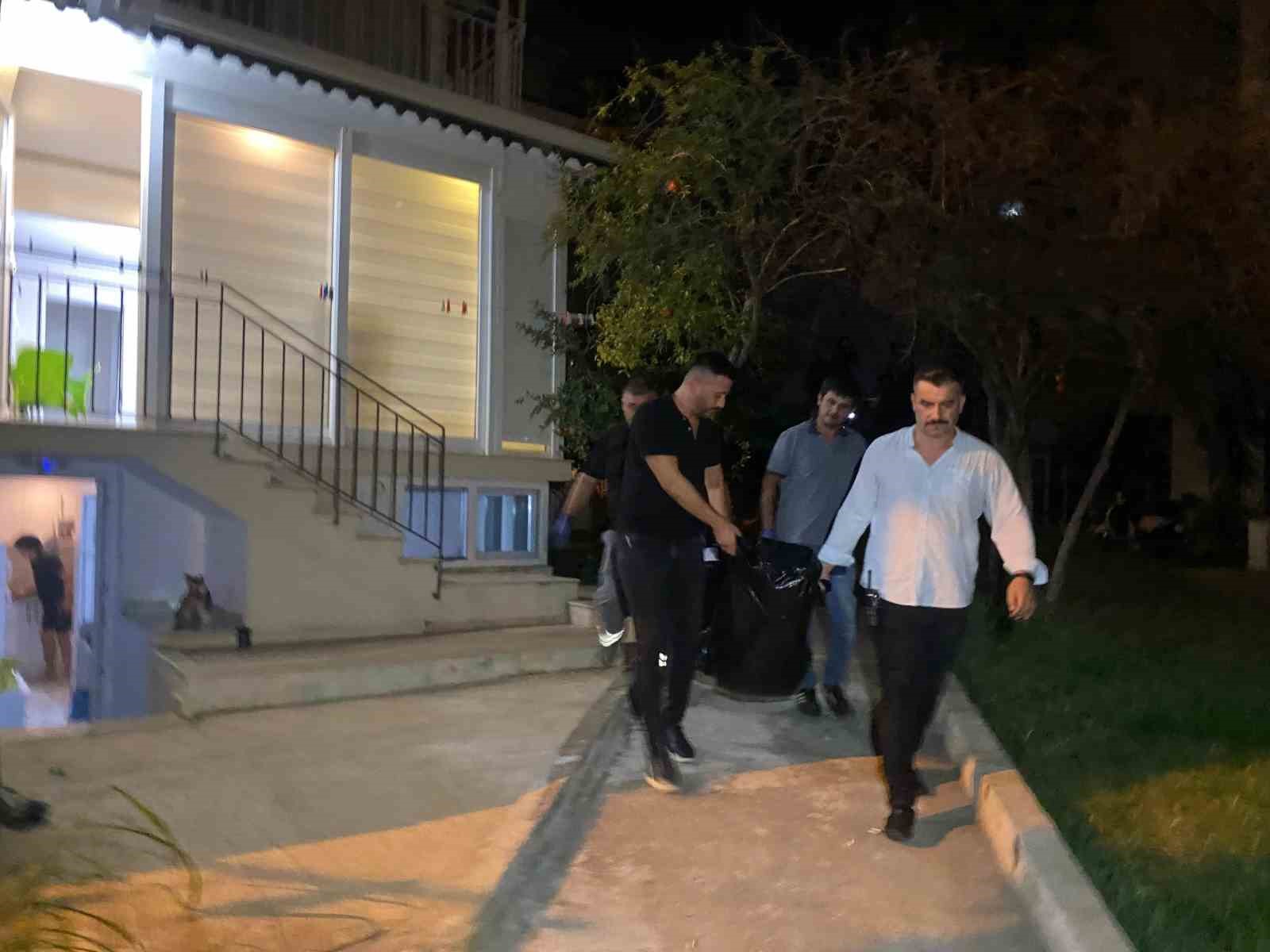 Eski eşini eşarp ve yastıkla boğan sanık, olay gecesi kız arkadaşına ...