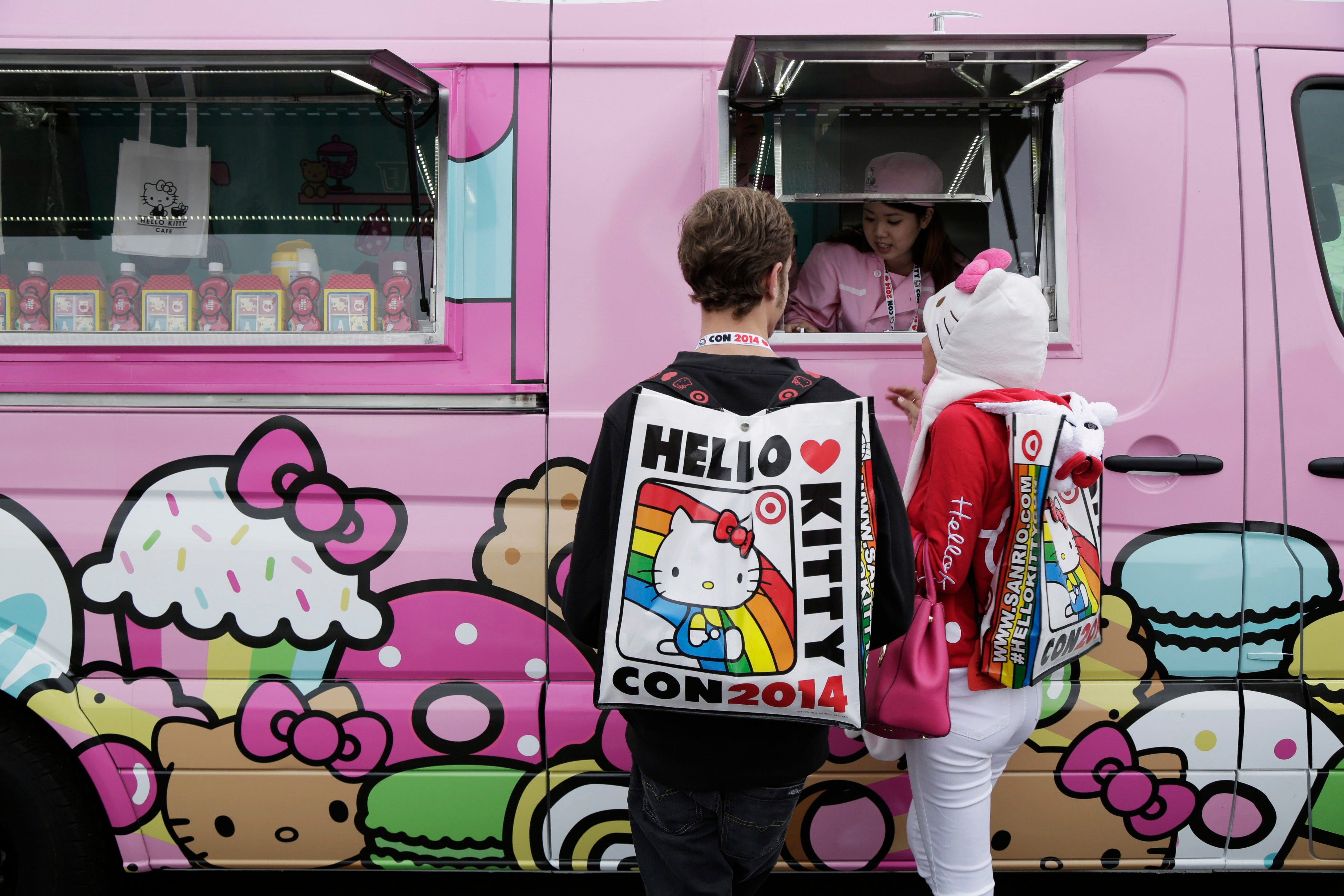 Hello Kitty Cafe Truck heads to Illinois this weekend. Here's where